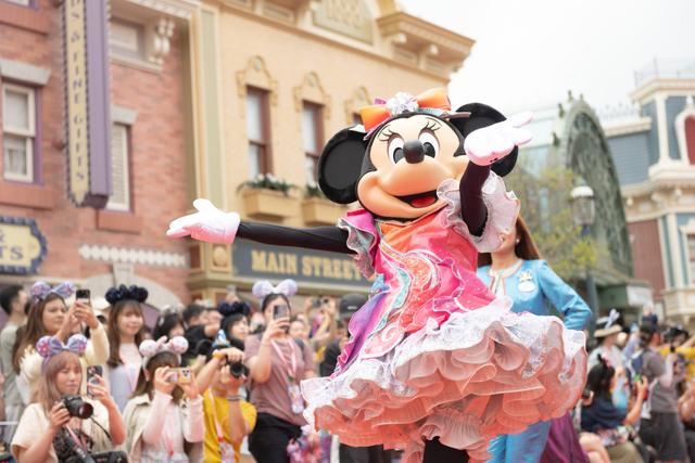香港ディズニーランド・リゾート20周年記念イベントに参加！ 《最高にマジカルなパーティー》へはミッキーたちと一緒にマジカルなファッションで | ビューティー、ファッション、エンタメ、占い…最新 ...