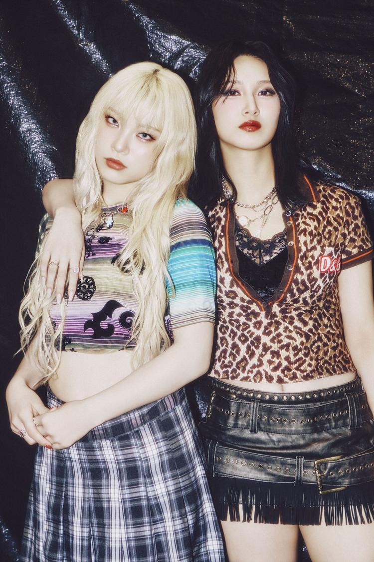 「HANAの可能性は無限大！」MOMOKAとMAHINAが語る、「BAD LOVE」の裏側やふたりの関係性 | ビューティー、ファッション、エンタメ、占い…最新情報を毎日更新 | ananweb